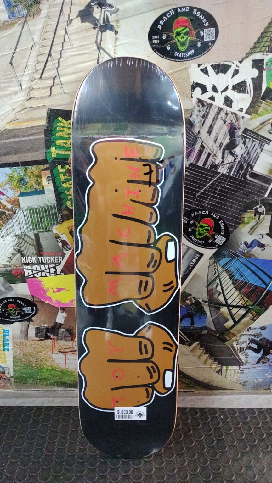 Tabla Toy Machine 7.75 x 31.60 in Fists - Peach and Bones Skateshop CDMX
